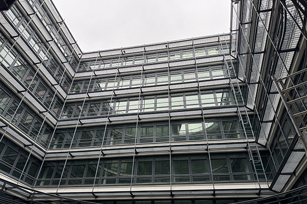 À Issy, l’architecte Anthony Béchu réhabilite un immeuble de bureaux qu ...